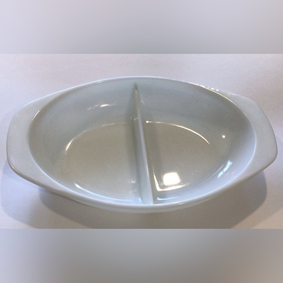 Pyrex | Kitchen | Vintage Pyrex Oval Divided Serving Dish 5 Quart White ...